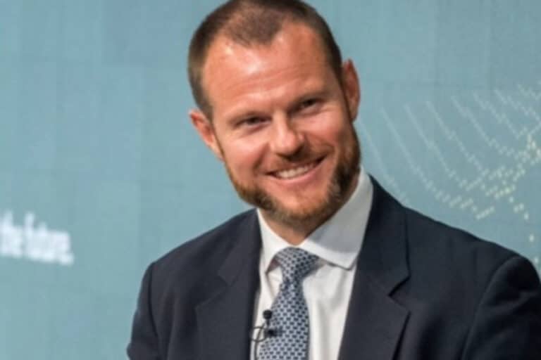 Bloomberg rolls out intra-firm chatbot offering for Terminal users ...